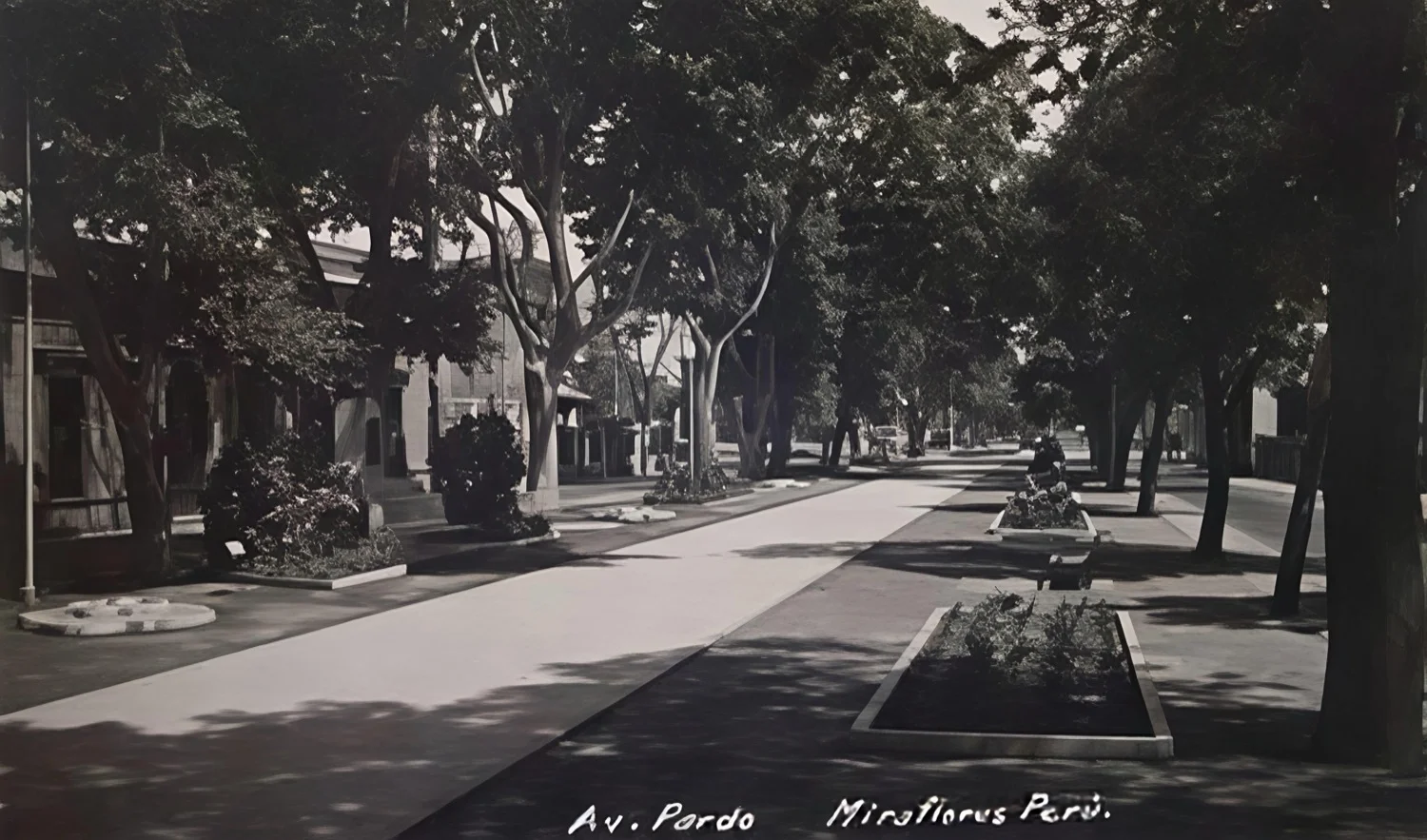 OPPO restaura fotos históricas de Lima con IA - T21